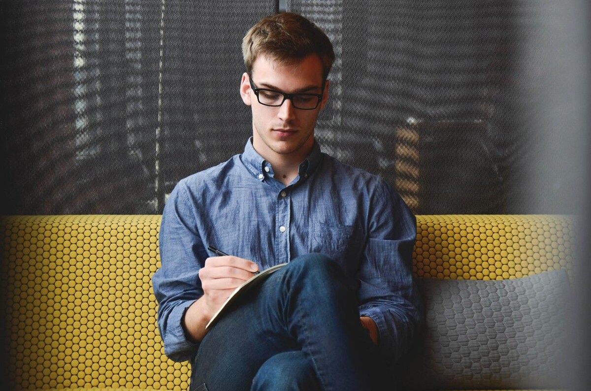 ¿Cómo realizar una revisión bibliográfica? - QueCarreraEstudiar.es ¿Cómo realizar una revisión bibliográfica? - QueCarreraEstudiar.es